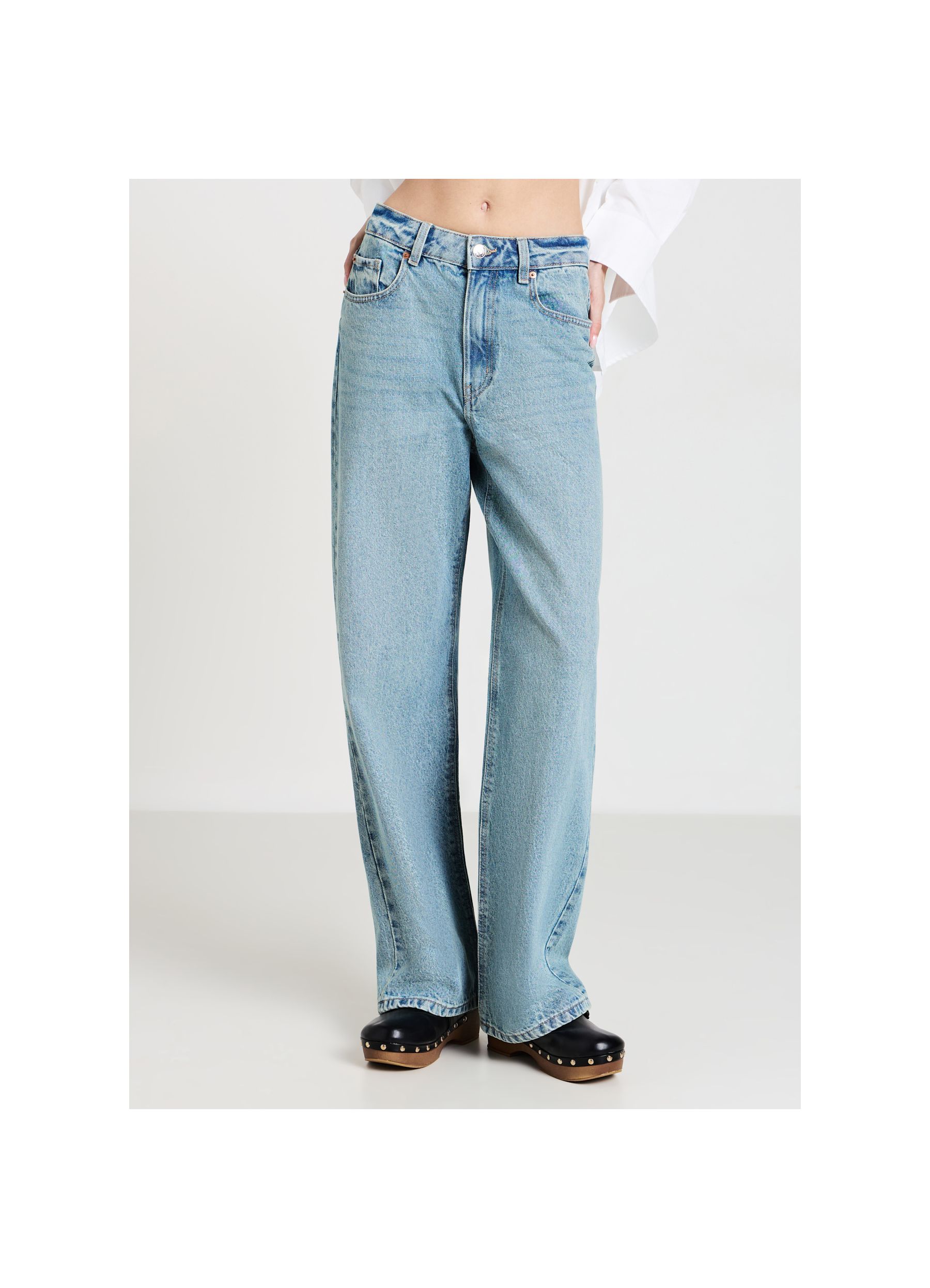 Wide leg jeans with sandblasted effect blue denim sand | Calliope