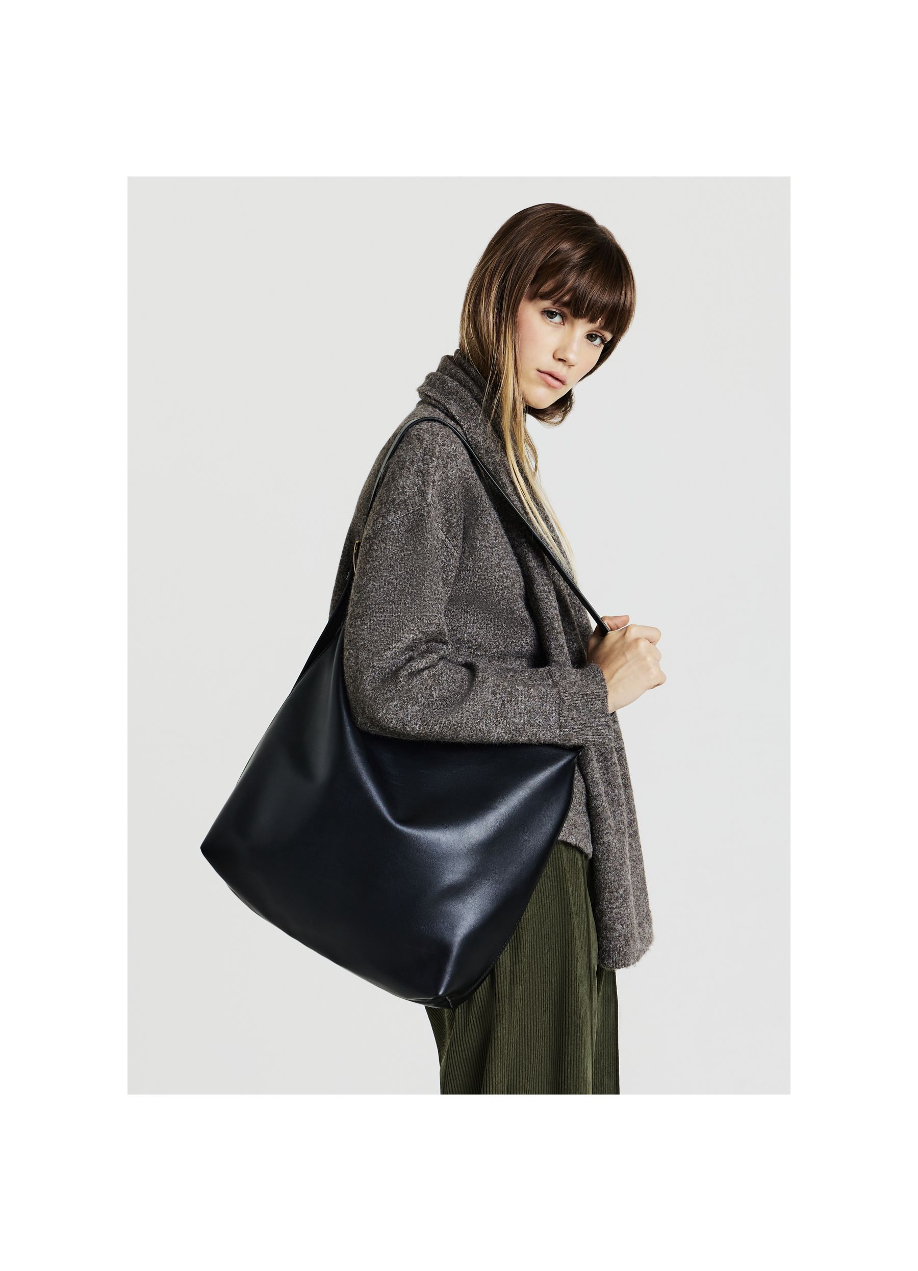 Torba na ramię imitująca skórę ultrablack | Calliope