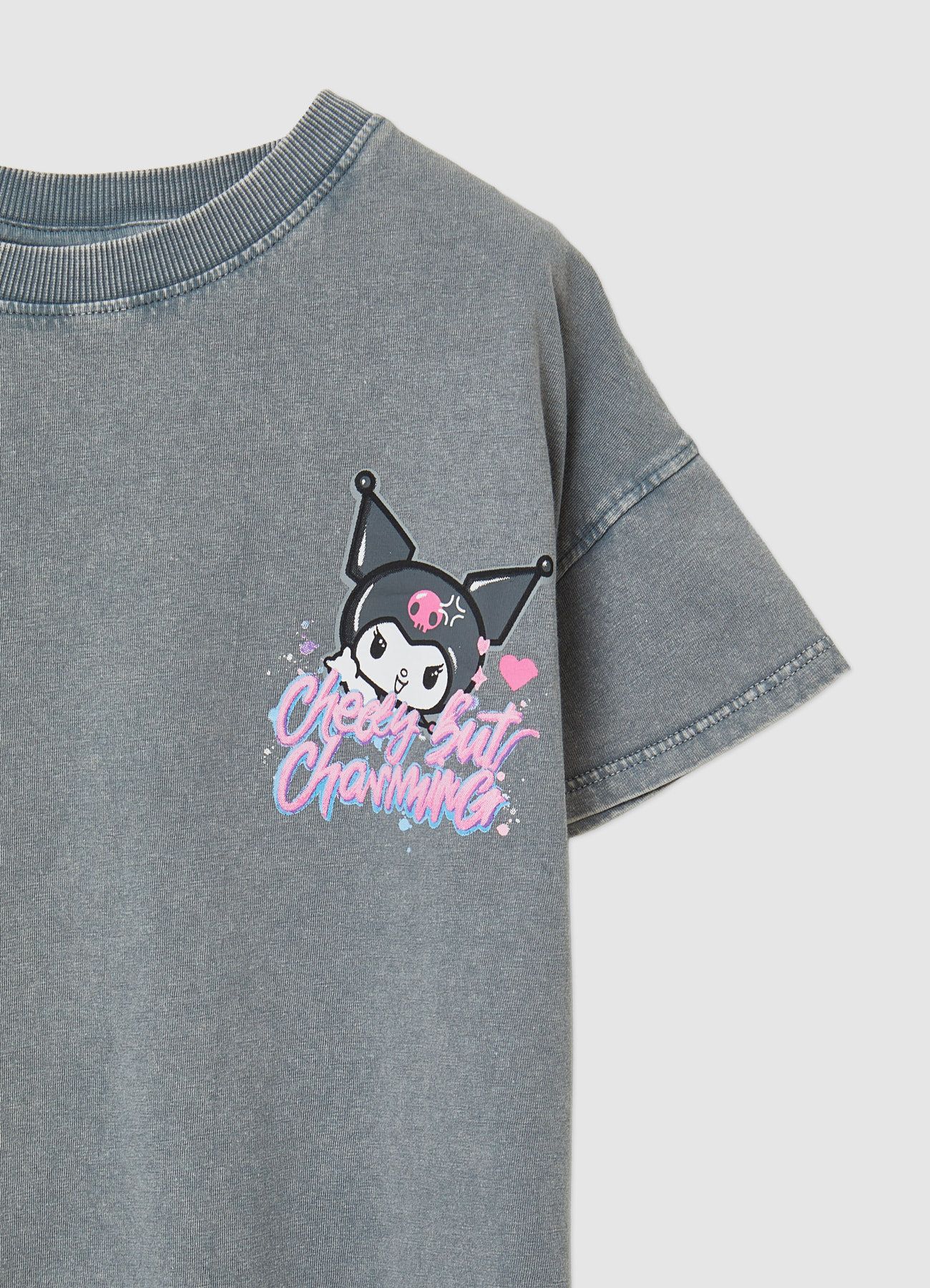 T-shirt with Kuromi print and lettering grey antracite | Calliope
